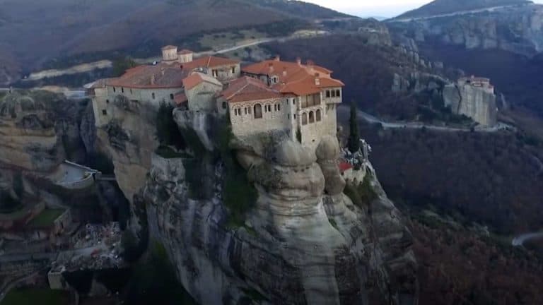 15 Riskiest Houses In The World That Shouldn't Have Been Built