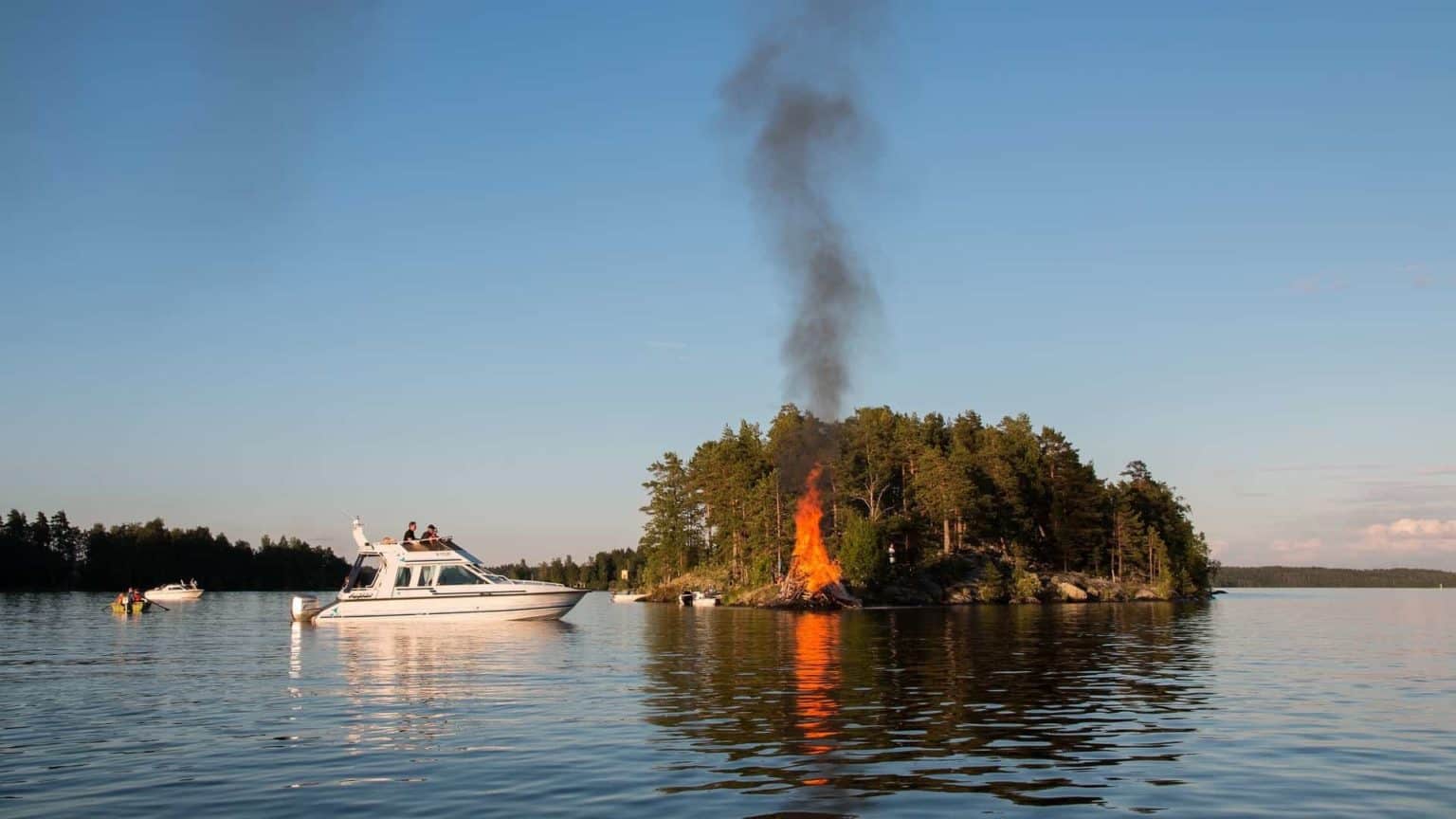 Top 10 Funny Camping Fails Snapped By Cameras!