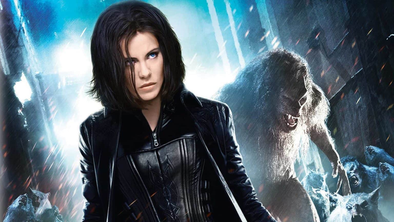 Top 10 SEXIEST Female Movie Monsters of All Time!